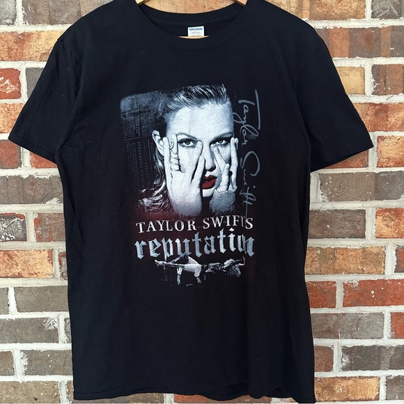 Taylor Swift | Shirts | Taylor Swift Reputation Stadium Tour Shirt ...